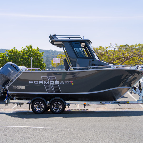 Formosa SRT 595 Enclosed Centre Cabin